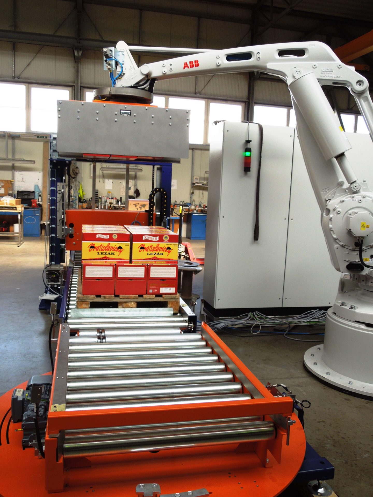 Robotic palletization of cans and cartons - Atrima spol. s r.o.