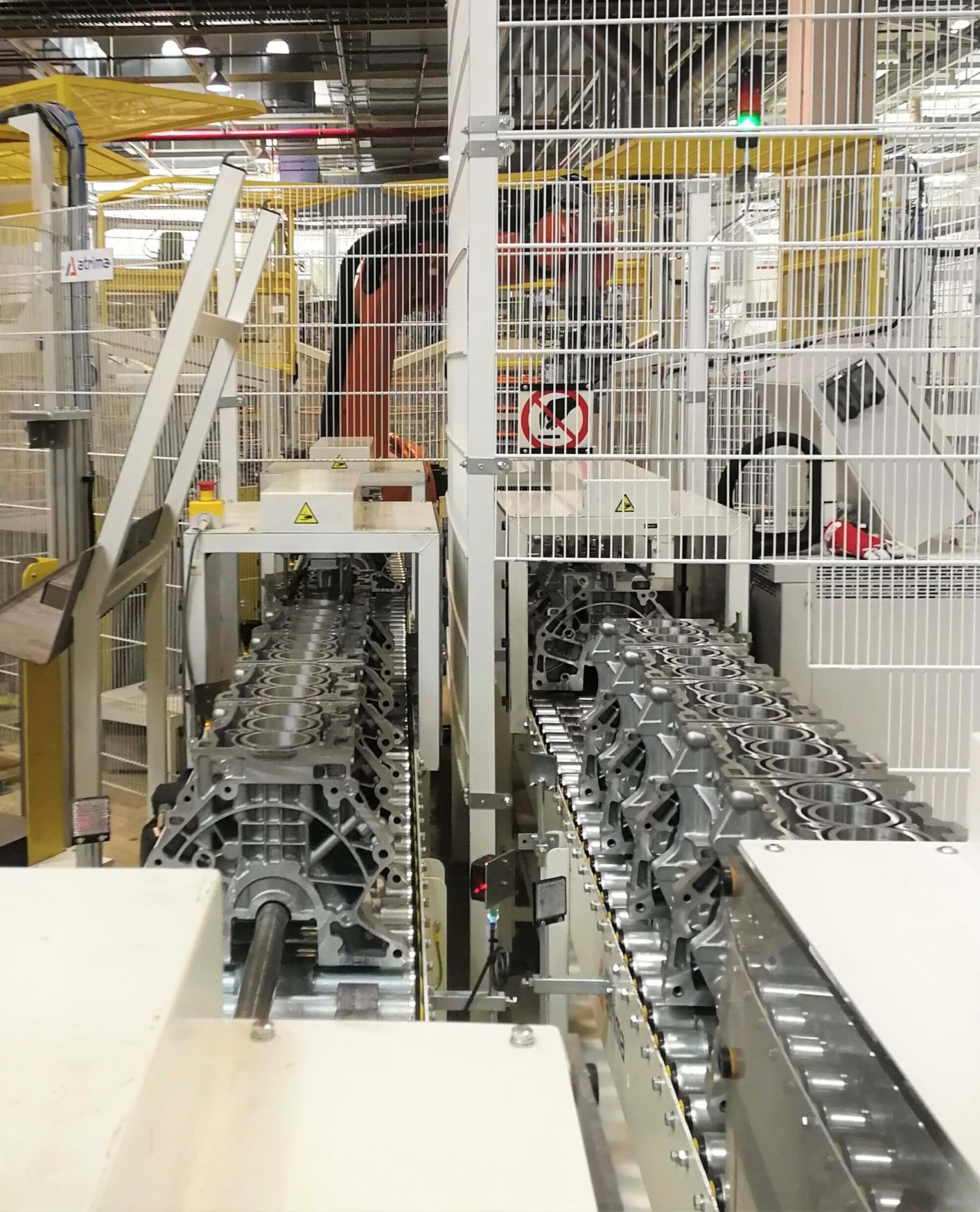 Depalletization of engine blocks - Atrima spol. s r.o.
